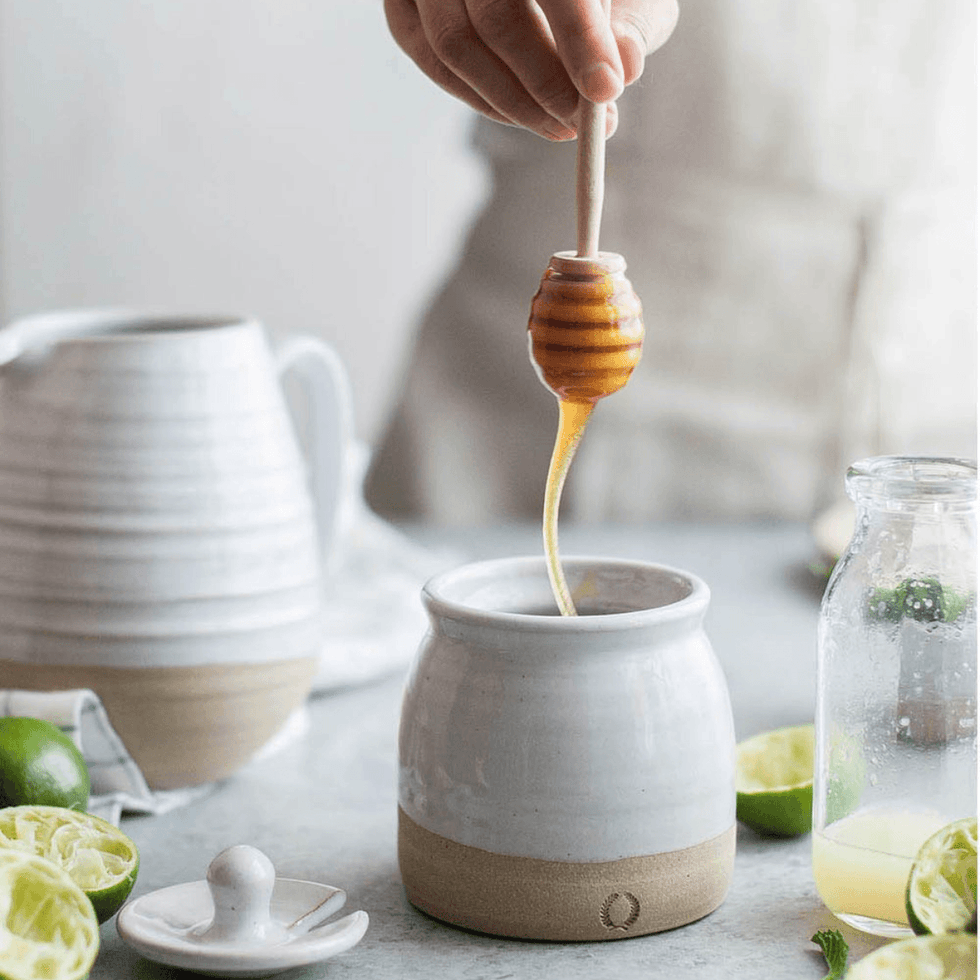 Honey & Bee Hive Honey Pot Gift Set | Farmhouse Pottery – Urban Natural ...